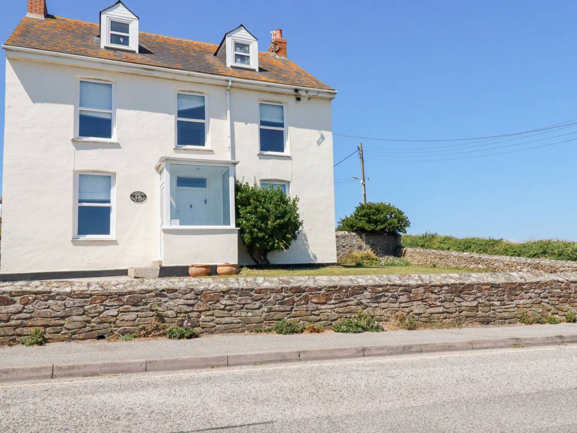 Cottage ∙ 5 Bedrooms ∙ 9 Guests - Holywell