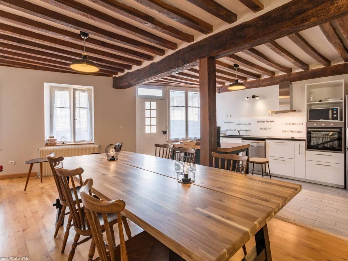 140 M² Cottage ∙ 4 Bedrooms ∙ 9 Guests - Beaune
