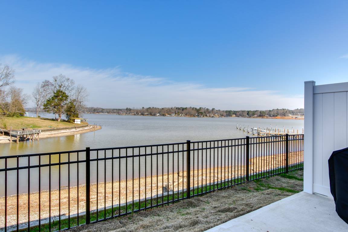 159 M² Apartment ∙ 3 Bedrooms ∙ 6 Guests - Greenwood, SC