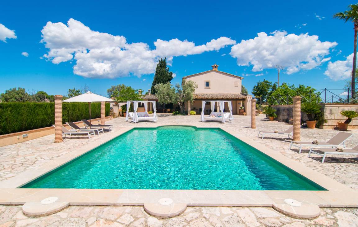 221 M² House ∙ 4 Bedrooms ∙ 6 Guests - Inca