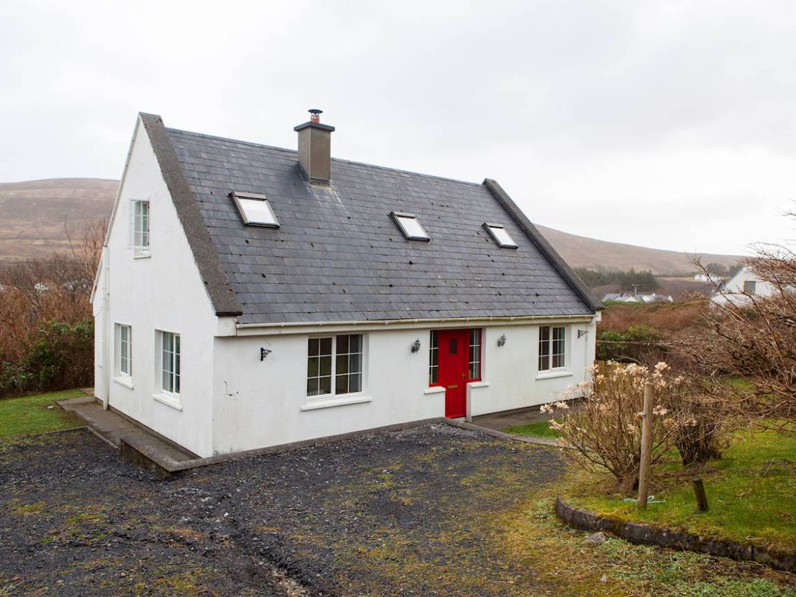Cottage ∙ 4 Bedrooms ∙ 8 Guests - Achill Island
