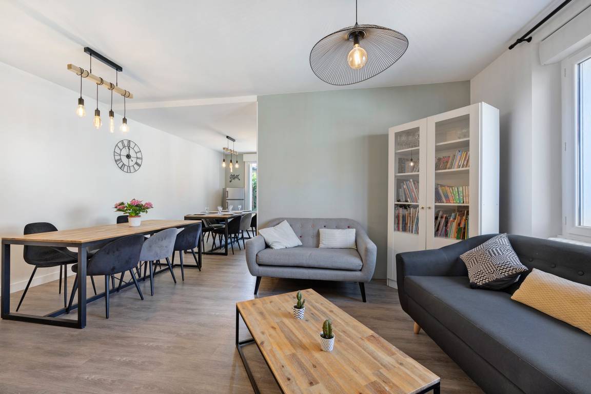 139 M² Maison De Vacances ∙ 5 Chambres ∙ 14 Personnes - Les Epesses