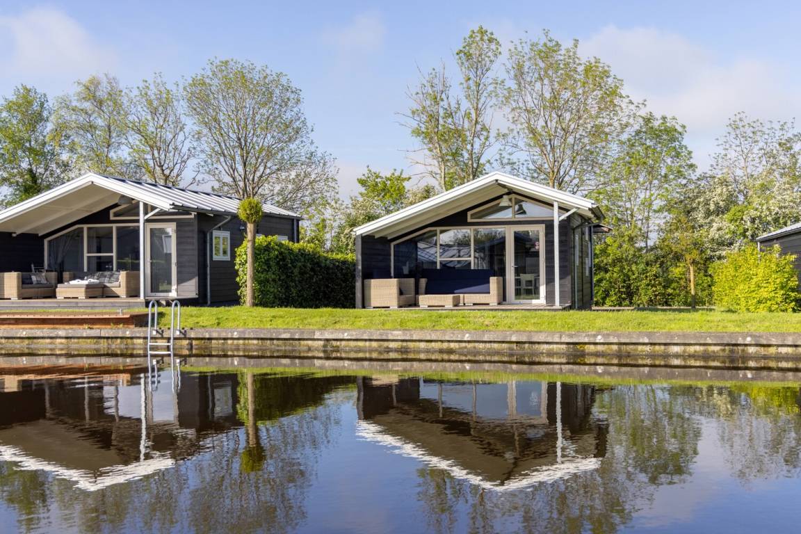 Chalet ∙ 2 Slaapkamers ∙ 4 Gasten - Friesland