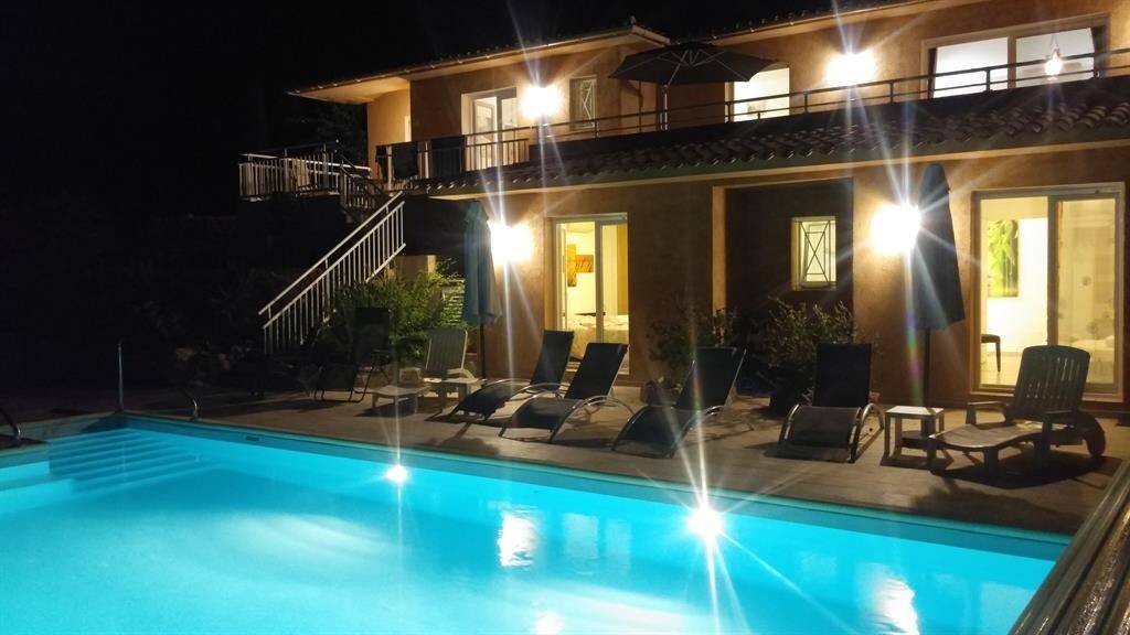 140 M² Villa ∙ 3 Chambres ∙ 10 Personnes - Corse-du-Sud
