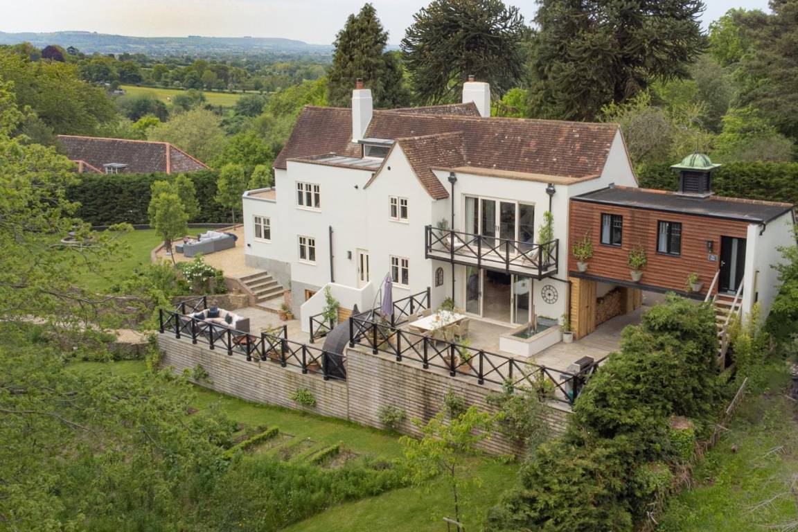 Cottage ∙ 5 Bedrooms ∙ 10 Guests - Corsham