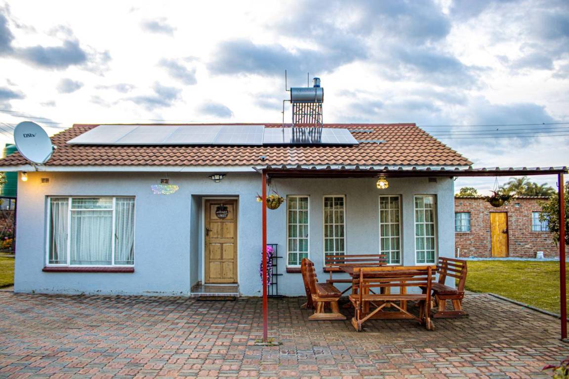 55 M² House ∙ 2 Bedrooms ∙ 4 Guests - Harare