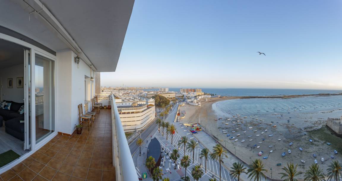 180 M² Apartment ∙ 5 Bedrooms ∙ 8 Guests - Cadix