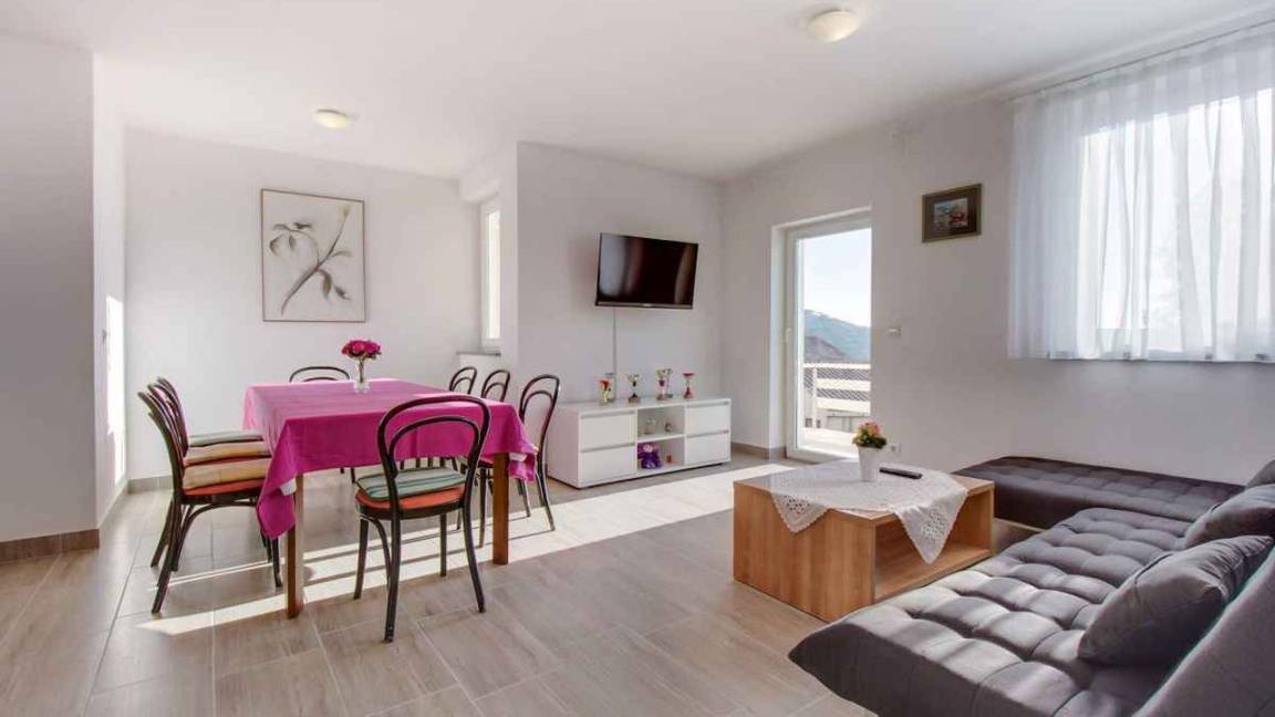 80 M² Ferienwohnung ∙ 3 Schlafzimmer ∙ 6 Gäste - Nerezine