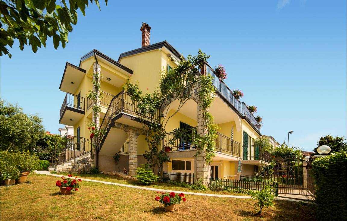 68 M² Apartment ∙ 2 Bedrooms ∙ 3 Guests - Porec
