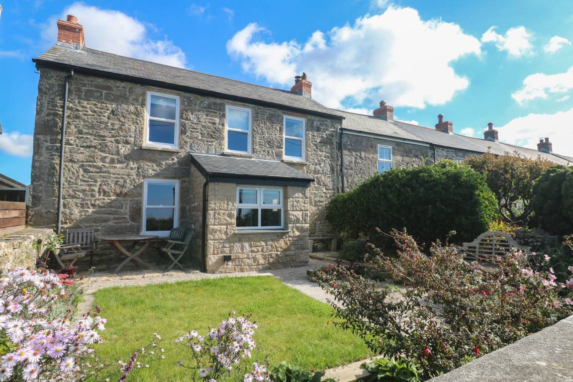 Cottage ∙ 4 Bedrooms ∙ 6 Guests - Saint Just