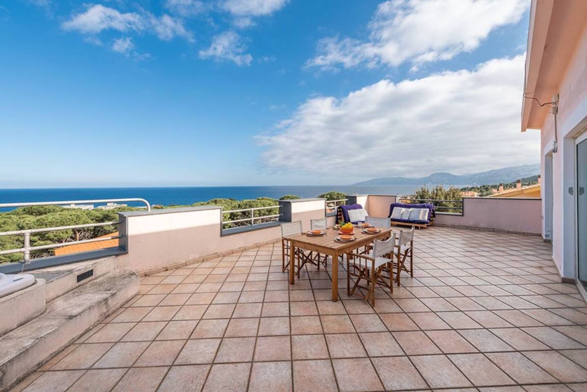 135 M² Appartement ∙ 3 Chambres ∙ 13 Personnes - Dorgali