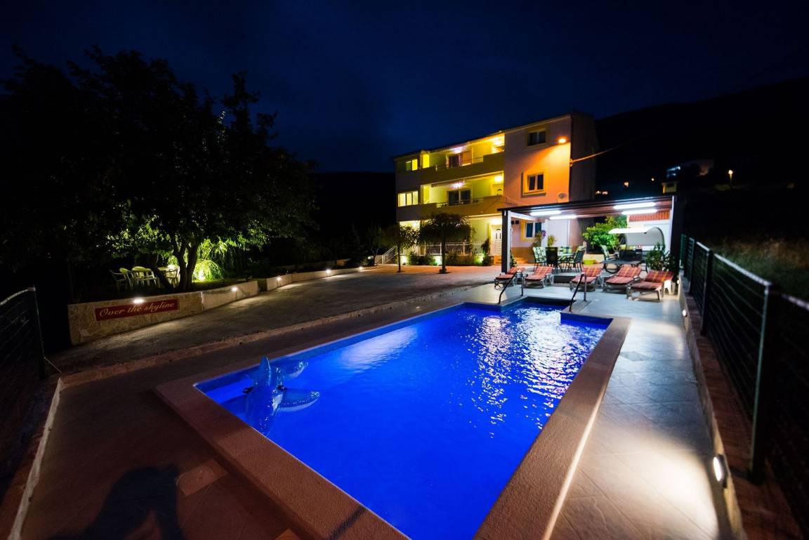 Apartment ∙ 3 Bedrooms ∙ 8 Guests - Podstrana