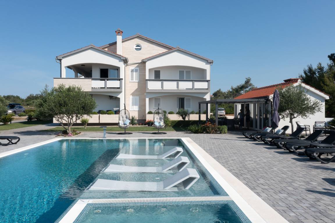 60 M² Apartment ∙ 2 Bedrooms ∙ 6 Guests - Vir