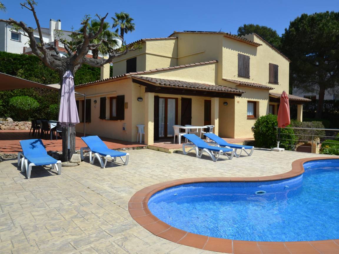 150 M² Casa ∙ 5 Habitaciones ∙ 10 Huéspedes - Peratallada