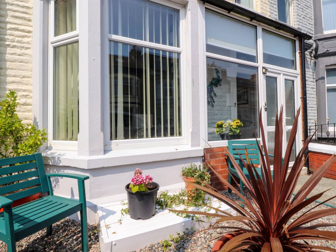 Cottage ∙ 7 Bedrooms ∙ 14 Guests - Blackpool