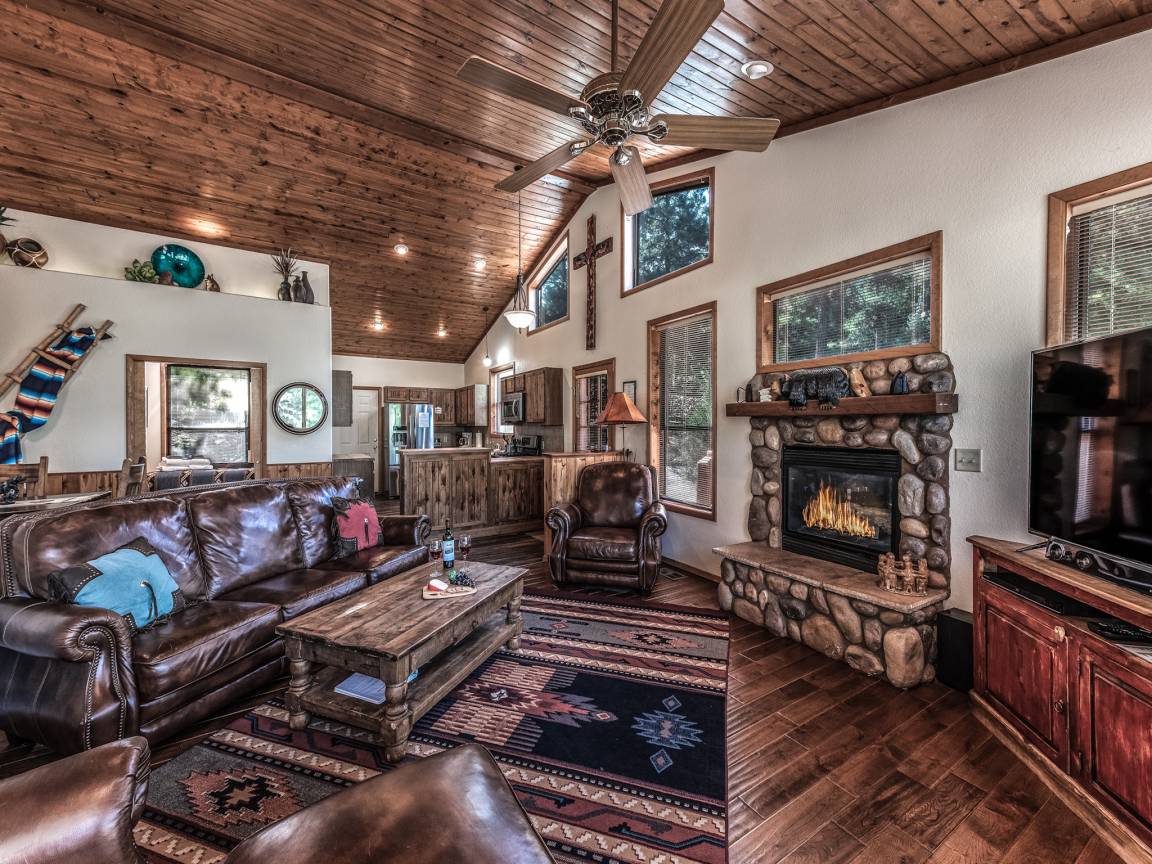 149 M² Cabin ∙ 3 Bedrooms ∙ 8 Guests - Ruidoso, NM