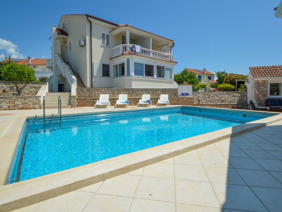 42 M² Apartment ∙ 2 Bedrooms ∙ 4 Guests - Pirovac