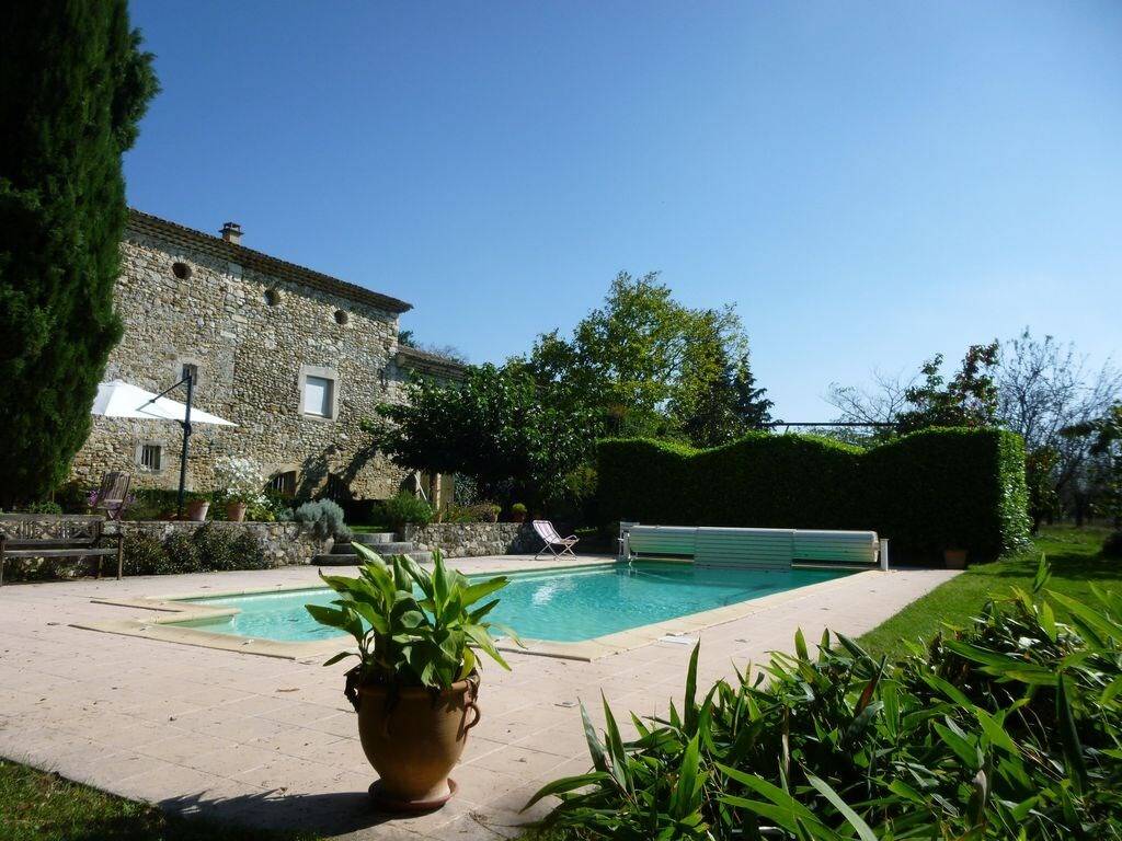 400 M² House ∙ 8 Bedrooms ∙ 19 Guests - Drôme