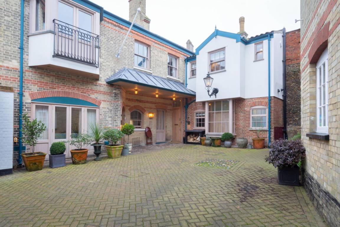 Cottage ∙ 4 Bedrooms ∙ 8 Guests - Southwold
