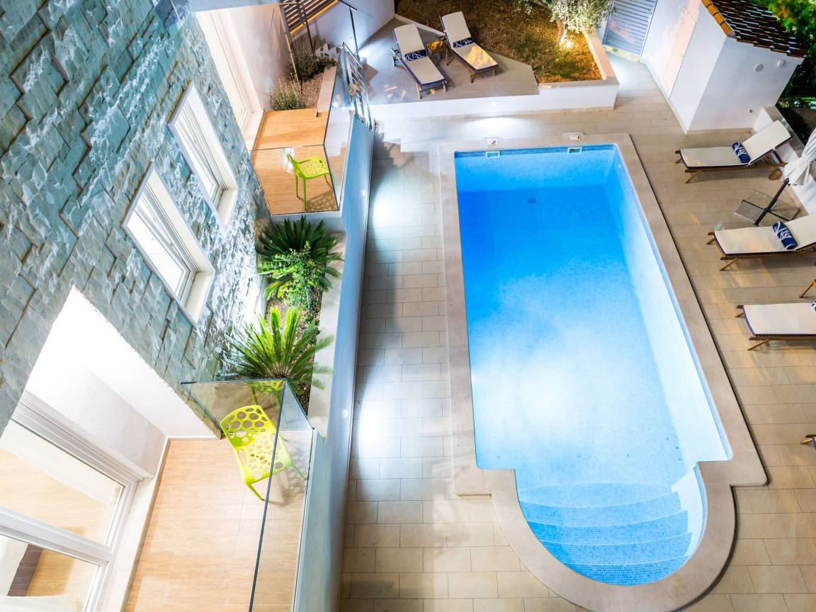 250 M² House ∙ 6 Bedrooms ∙ 12 Guests - Bol