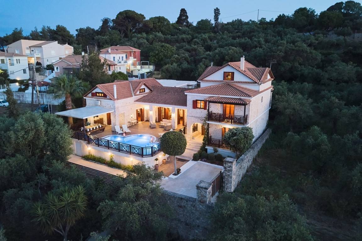 300 M² Villa ∙ 5 Chambres ∙ 12 Personnes - Zante