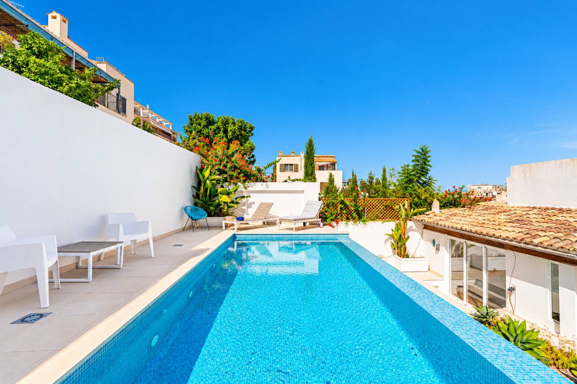 200 M² Villa ∙ 3 Bedrooms ∙ 6 Guests - Palma Nova