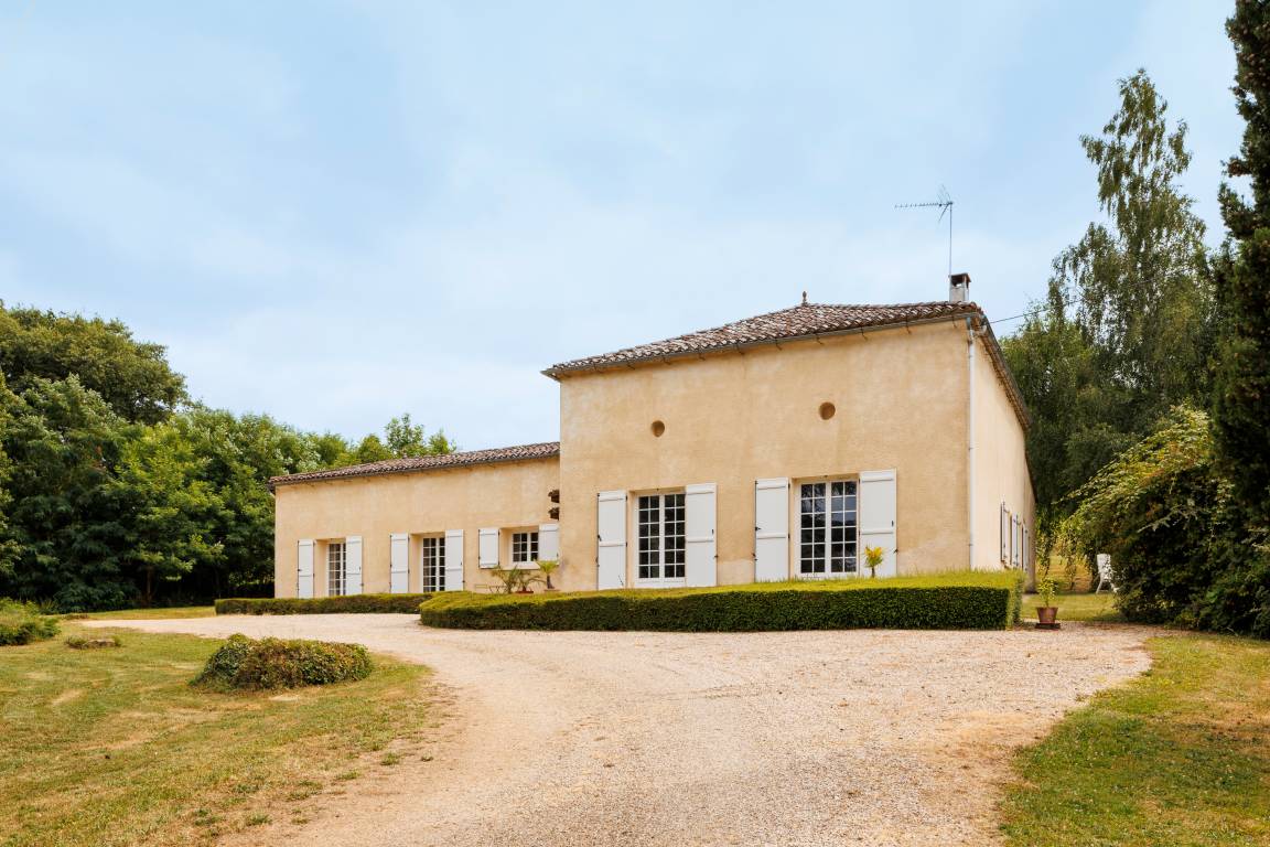 170 M² Maison De Vacances ∙ 5 Chambres ∙ 9 Personnes - Castillon-la-Bataille