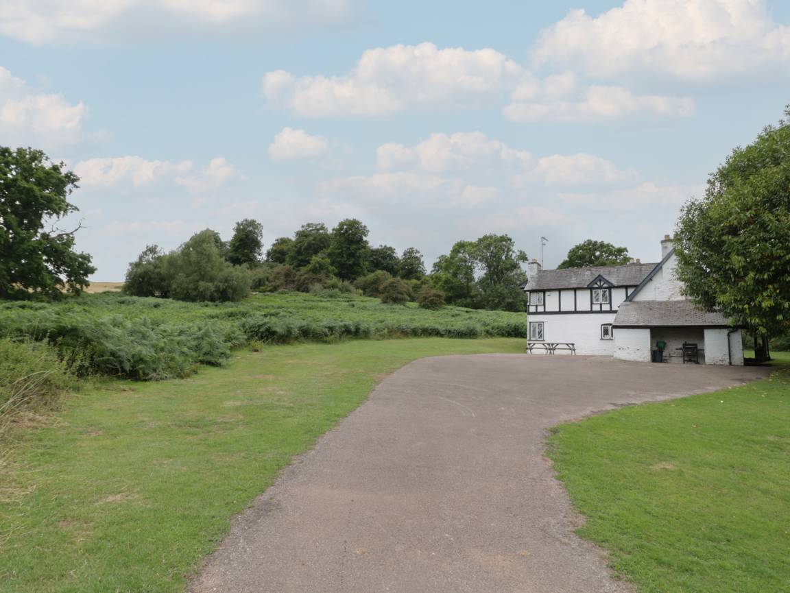Cottage ∙ 4 Bedrooms ∙ 8 Guests - Monmouth