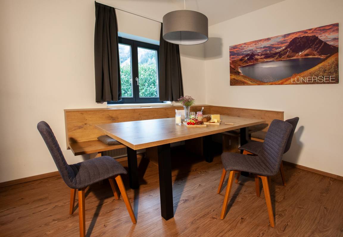 83 M² Ferienwohnung ∙ 2 Schlafzimmer ∙ 6 Gäste - Sankt Antönien