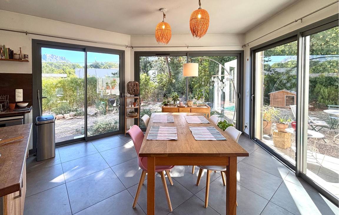 124 M² Maisonette ∙ 4 Bedrooms ∙ 8 Guests - Fuveau