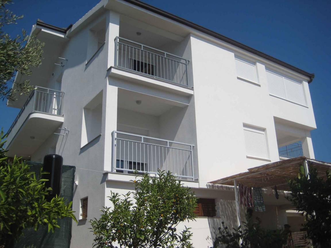 Holiday Apartment 80 M From The Beach - Okrug Gornji