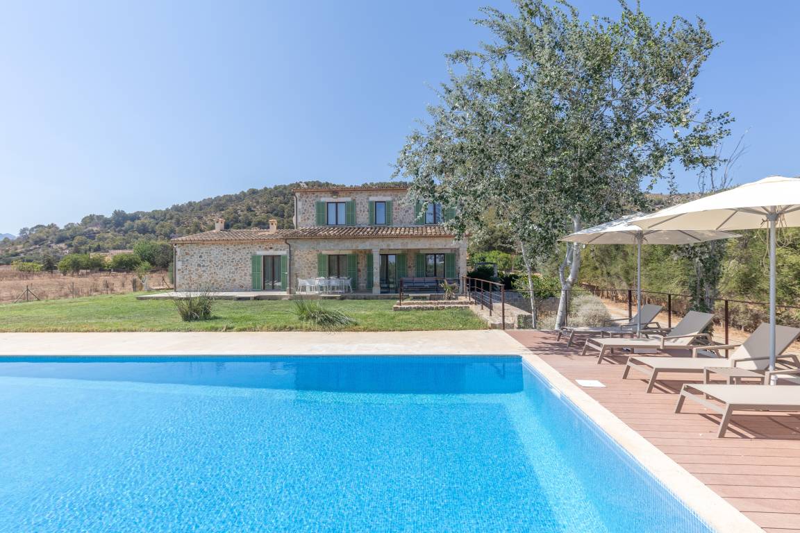 300 M² Villa ∙ 4 Habitaciones ∙ 8 Huéspedes - Alcudia