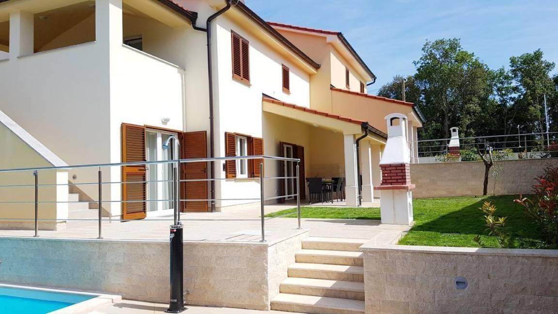 200 M² House ∙ 4 Bedrooms ∙ 10 Guests - Banjole