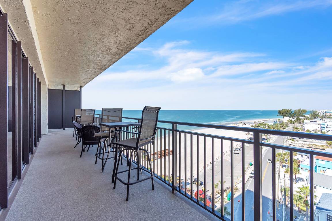 140 M² Condo ∙ 2 Bedrooms ∙ 6 Guests - Treasure Island, FL
