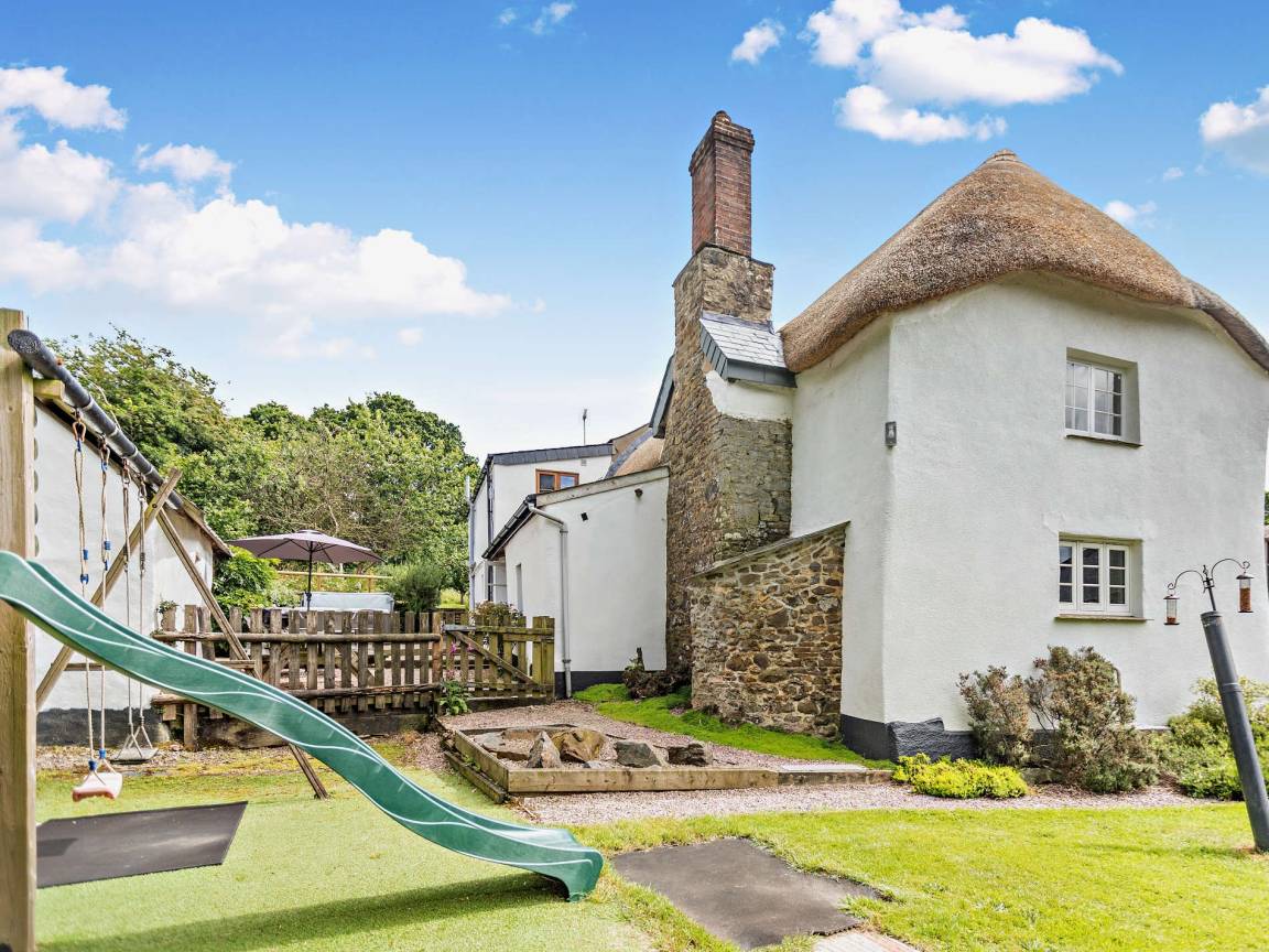 Cottage ∙ 6 Bedrooms ∙ 13 Guests - Devon