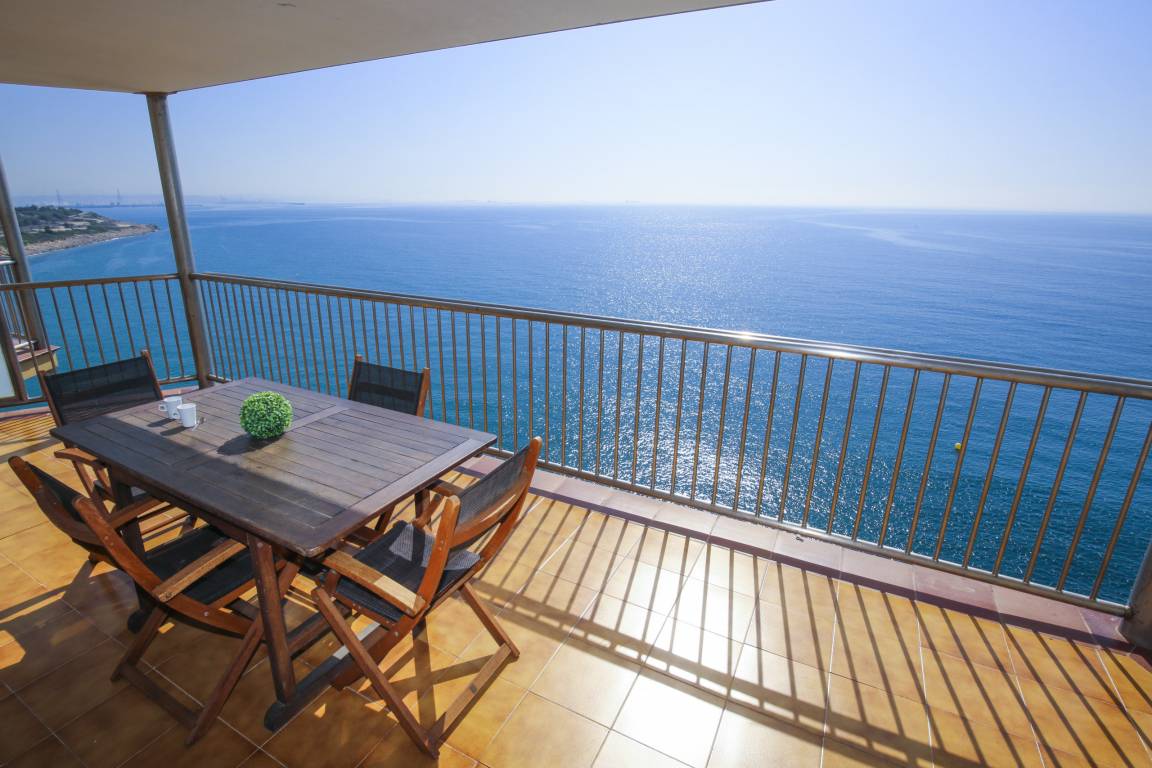 100 M² Apartamento ∙ 3 Habitaciones ∙ 8 Huéspedes - Tarragona