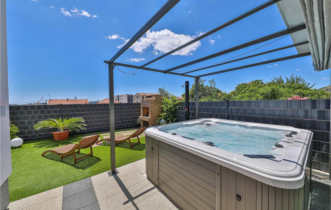 70 M² Apartment ∙ 2 Bedrooms ∙ 6 Guests - Trogir