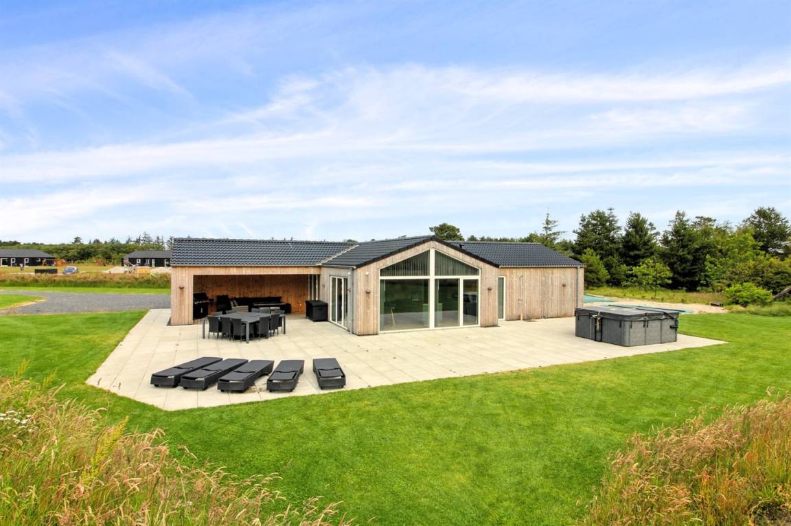 160 M² House ∙ 5 Bedrooms ∙ 10 Guests - List