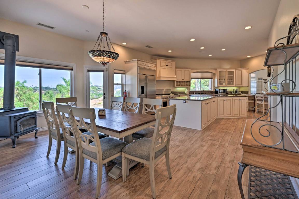 483 M² House ∙ 8 Bedrooms ∙ 21 Guests - San Marcos, CA