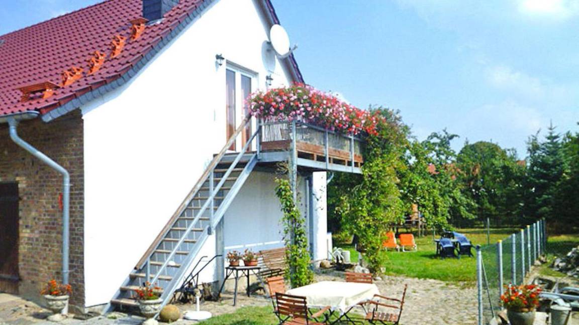 130 M² Ferienwohnung ∙ 1 Schlafzimmer ∙ 6 Gäste - Mecklenburgische Seenplatte