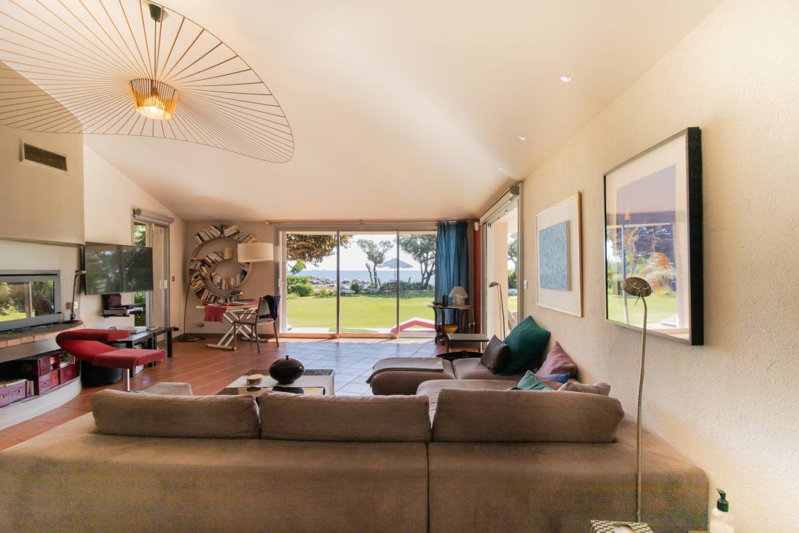 240 M² Villa ∙ 4 Chambres ∙ 8 Personnes - Plage de Palombaggia