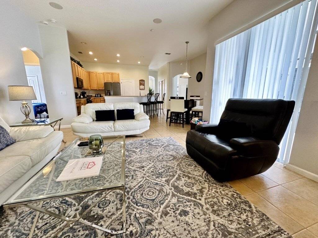237 M² Talo ∙ 5 Makuuhuonetta ∙ 10 Vierasta - Orlando