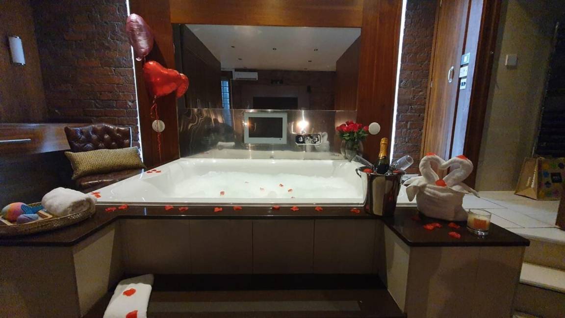 220 M² Apartment ∙ 6 Bedrooms ∙ 26 Guests - Guernsey