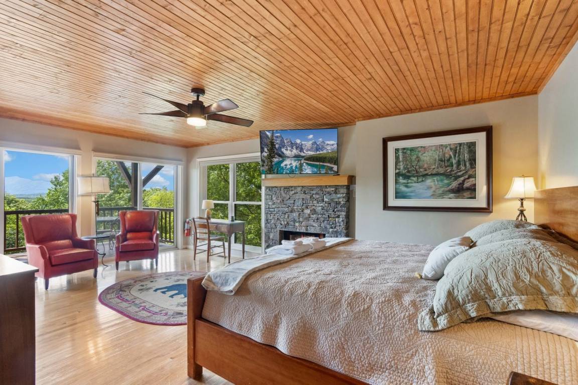 169 M² Cabin ∙ 3 Bedrooms ∙ 10 Guests - Blowing Rock, NC