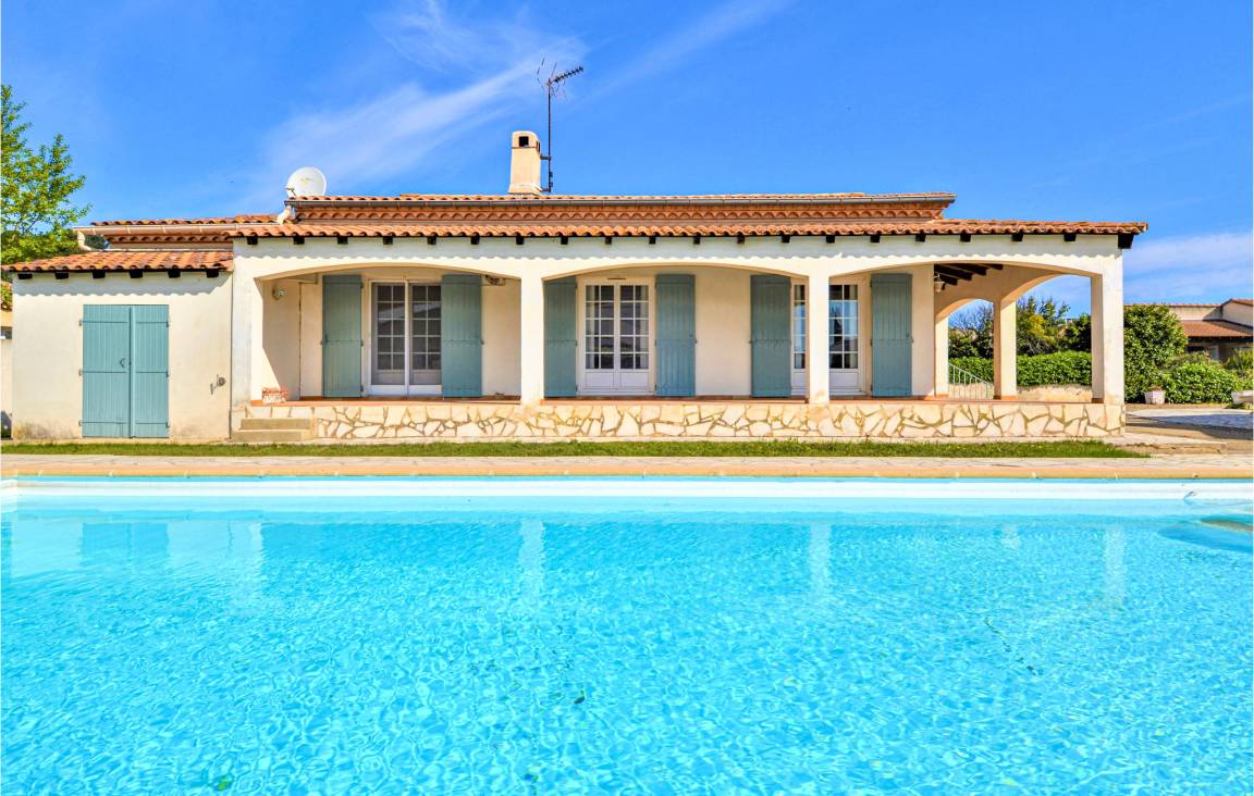 111 M² Casa ∙ 4 Habitaciones ∙ 9 Huéspedes - Arlés