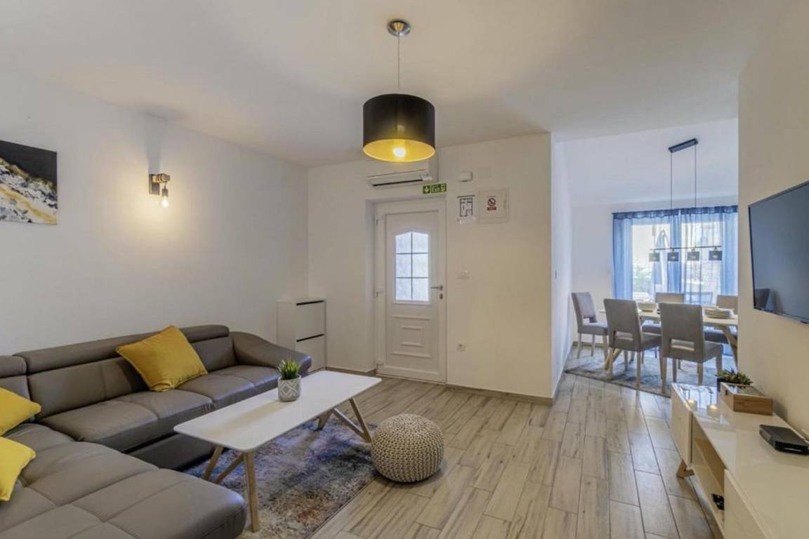 94 M² House ∙ 2 Bedrooms ∙ 6 Guests - Novigrad