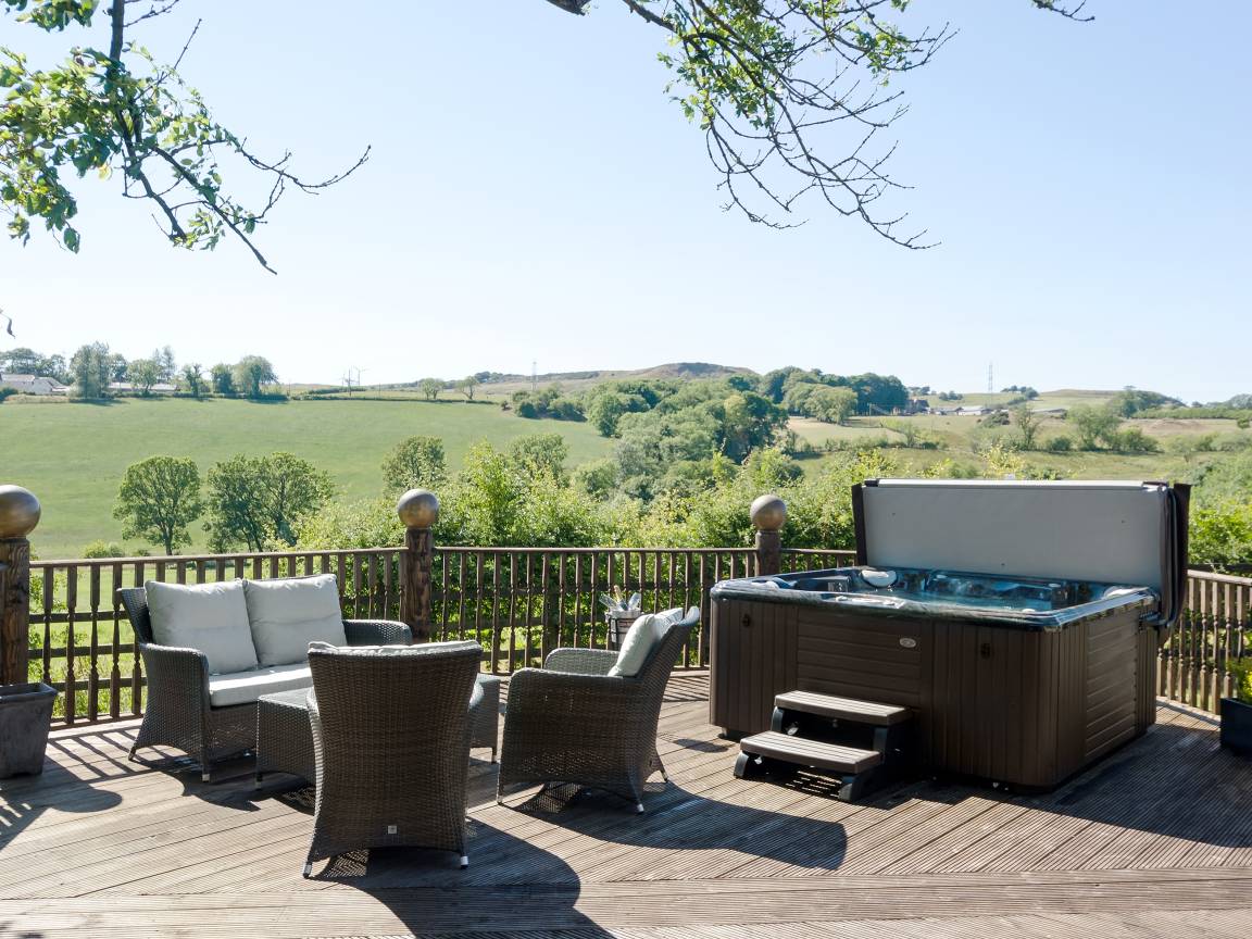 Cottage ∙ 4 Bedrooms ∙ 8 Guests - Largs