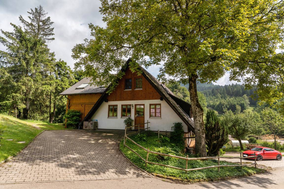 90 M² Ferienwohnung ∙ 3 Schlafzimmer ∙ 6 Gäste - Hausach