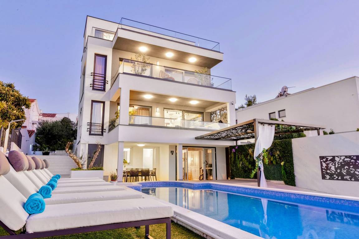 600 M² Villa ∙ 7 Schlafzimmer ∙ 16 Gäste - Trogir
