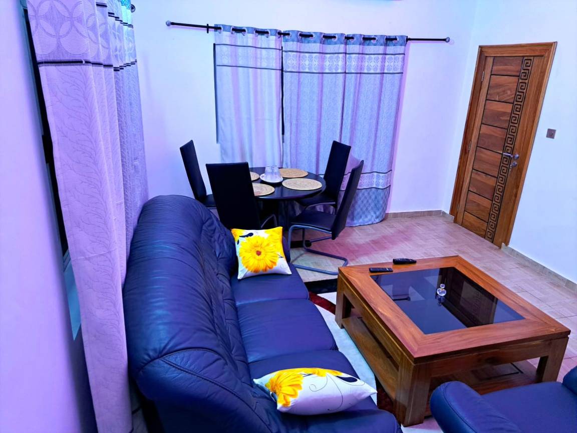80 M² Appartement ∙ 1 Chambre ∙ 2 Personnes - Cotonou